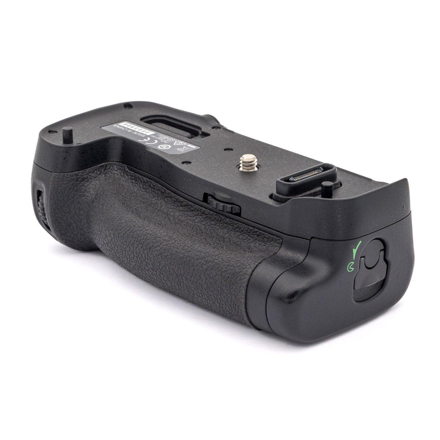 Nikon MB-D17 Multi-power battery Pack x D500 — Foto Ottica Cavour